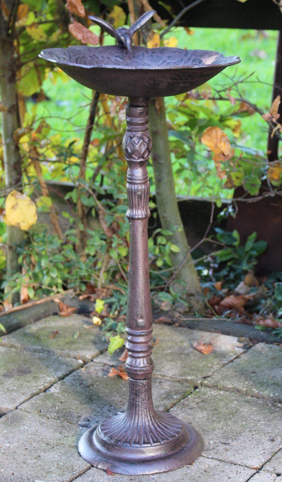 Vogelschaal, vogelbad met vogel op voet, gietijzer VB131 | Robanjer ...